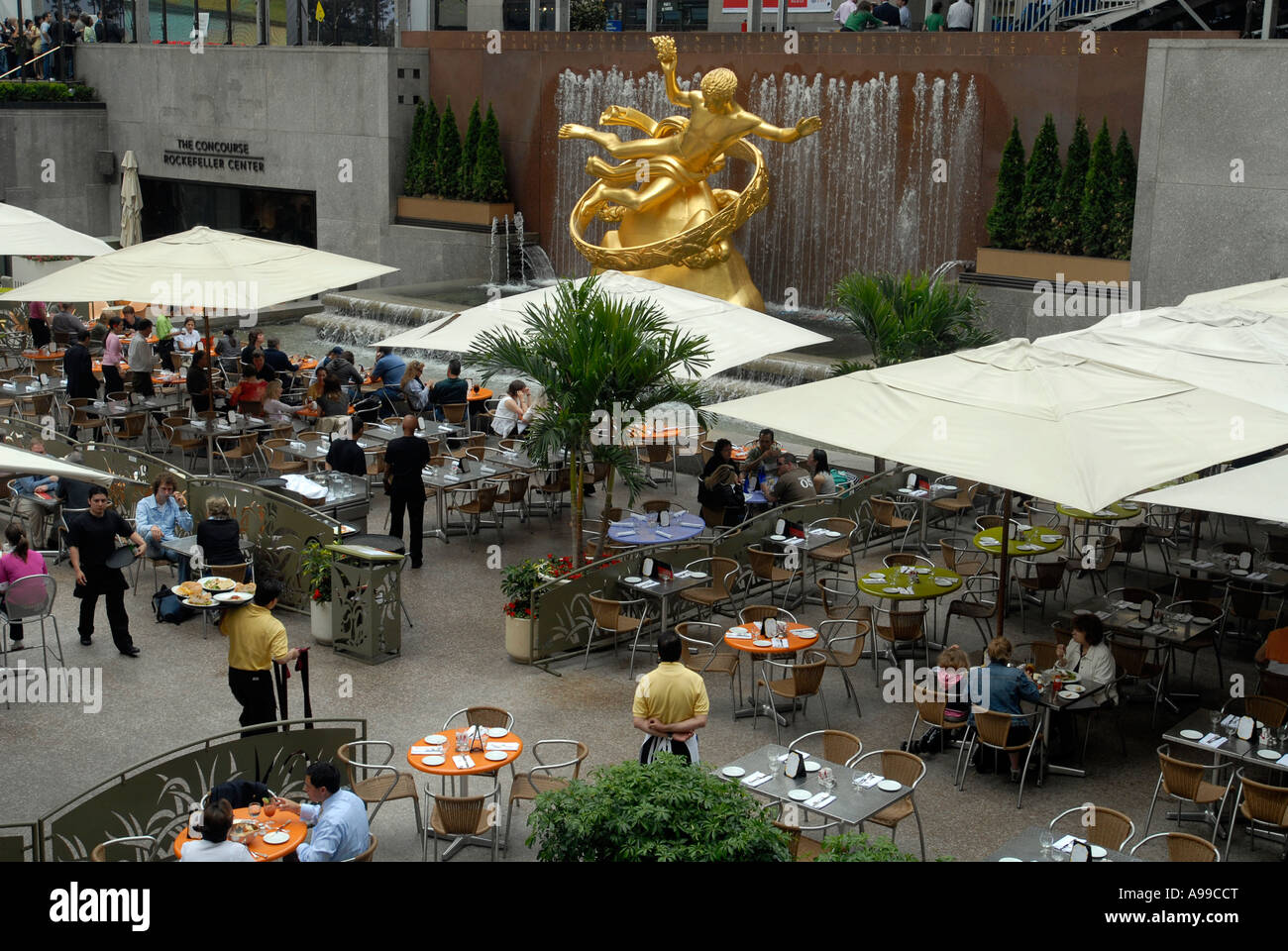 Diners at the Rink Cafe in Rockefeller Center Stock Photo - Alamy