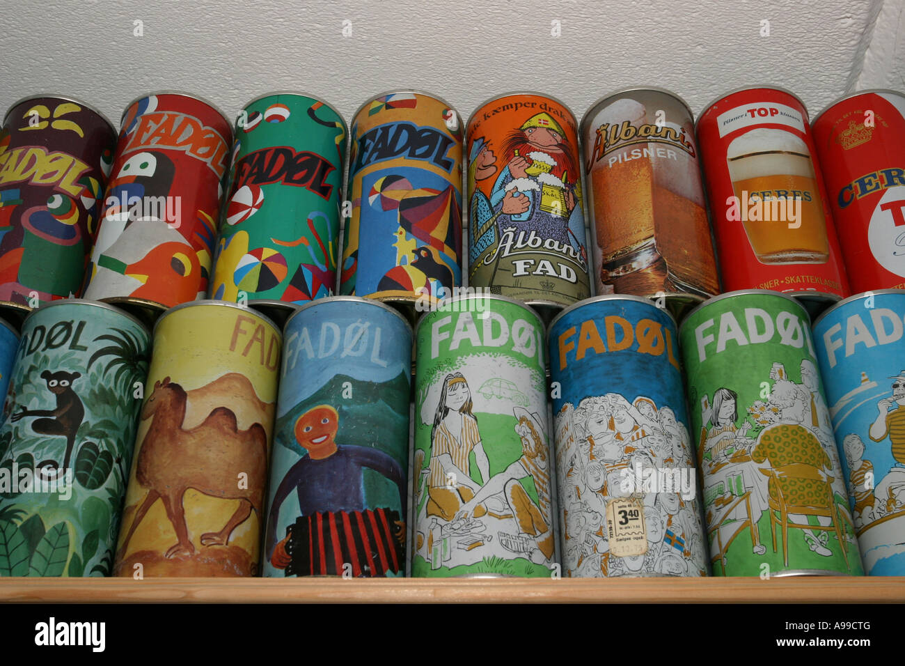 Old Beer Can on a bookcase Stock Photo - Alamy