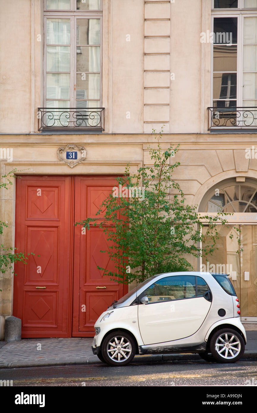Smart car, Paris, France Stock Photo - Alamy