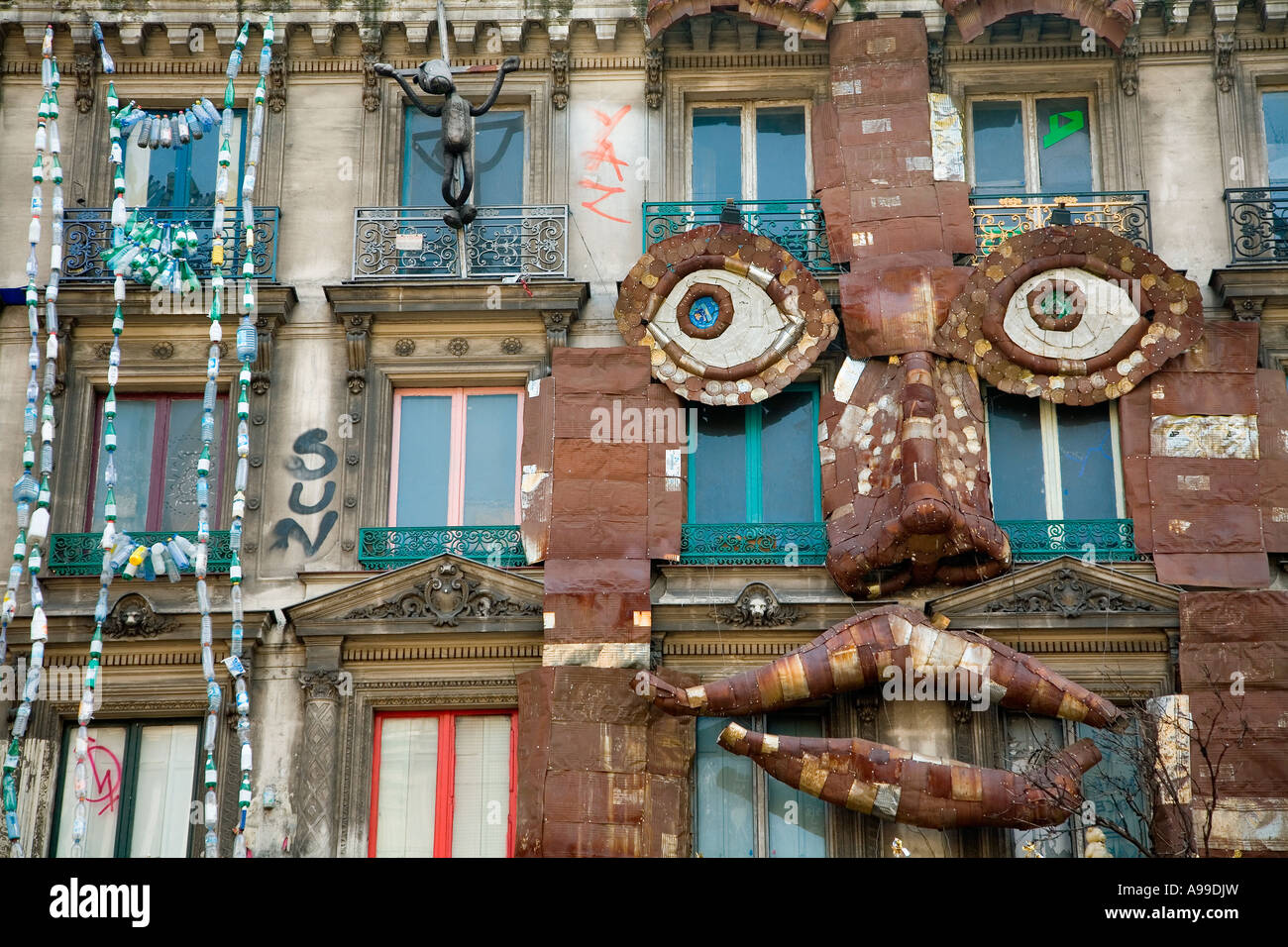 sculpture on the side of building, Paris, France Stock Photo - Alamy