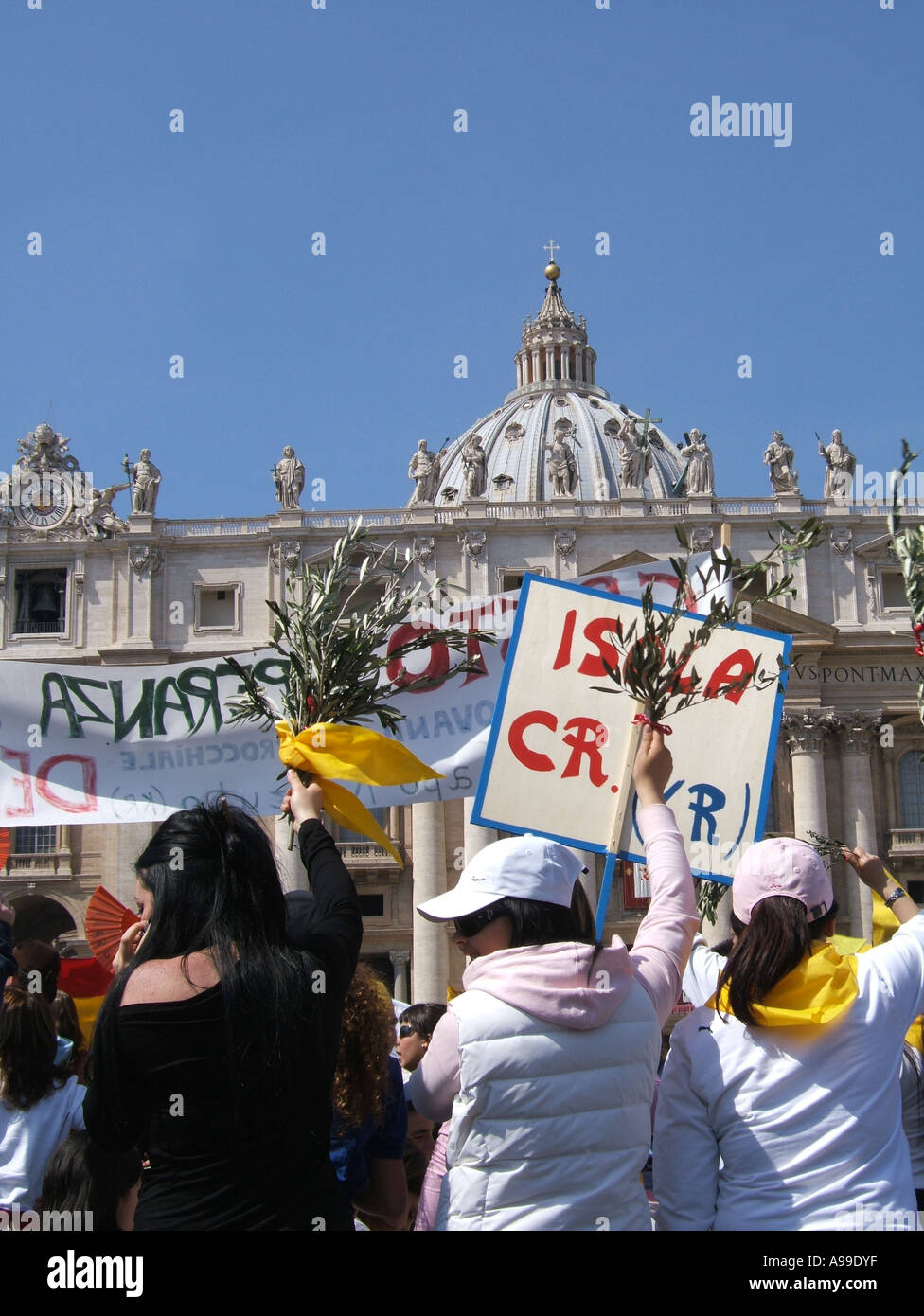 Pilgrims in easter mass st hi-res stock photography and images - Alamy