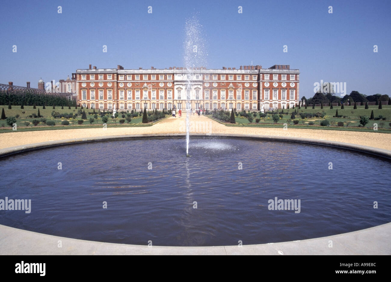 Hampton Court Palace pond with fountain in formal gardens and the South ...