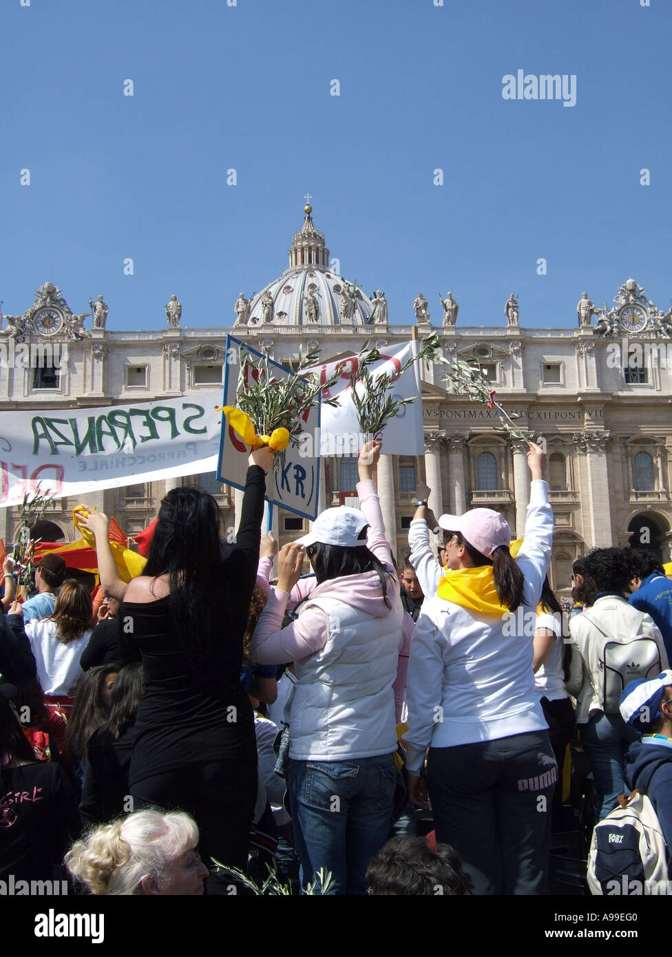 Pilgrims in easter mass st hi-res stock photography and images - Alamy