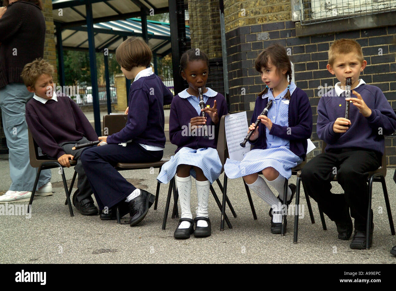 Children playing recorders hi-res stock photography and images - Alamy