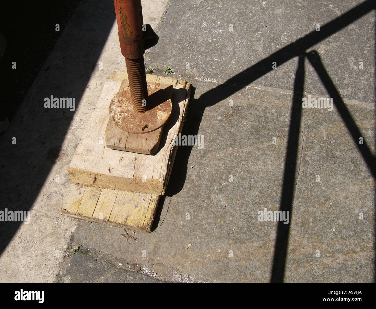 wooden support for scaffolding base Stock Photo - Alamy