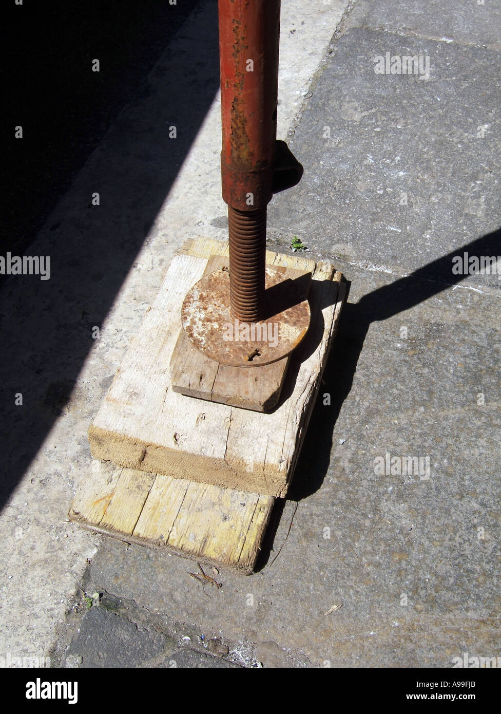 wooden support for scaffolding base Stock Photo - Alamy