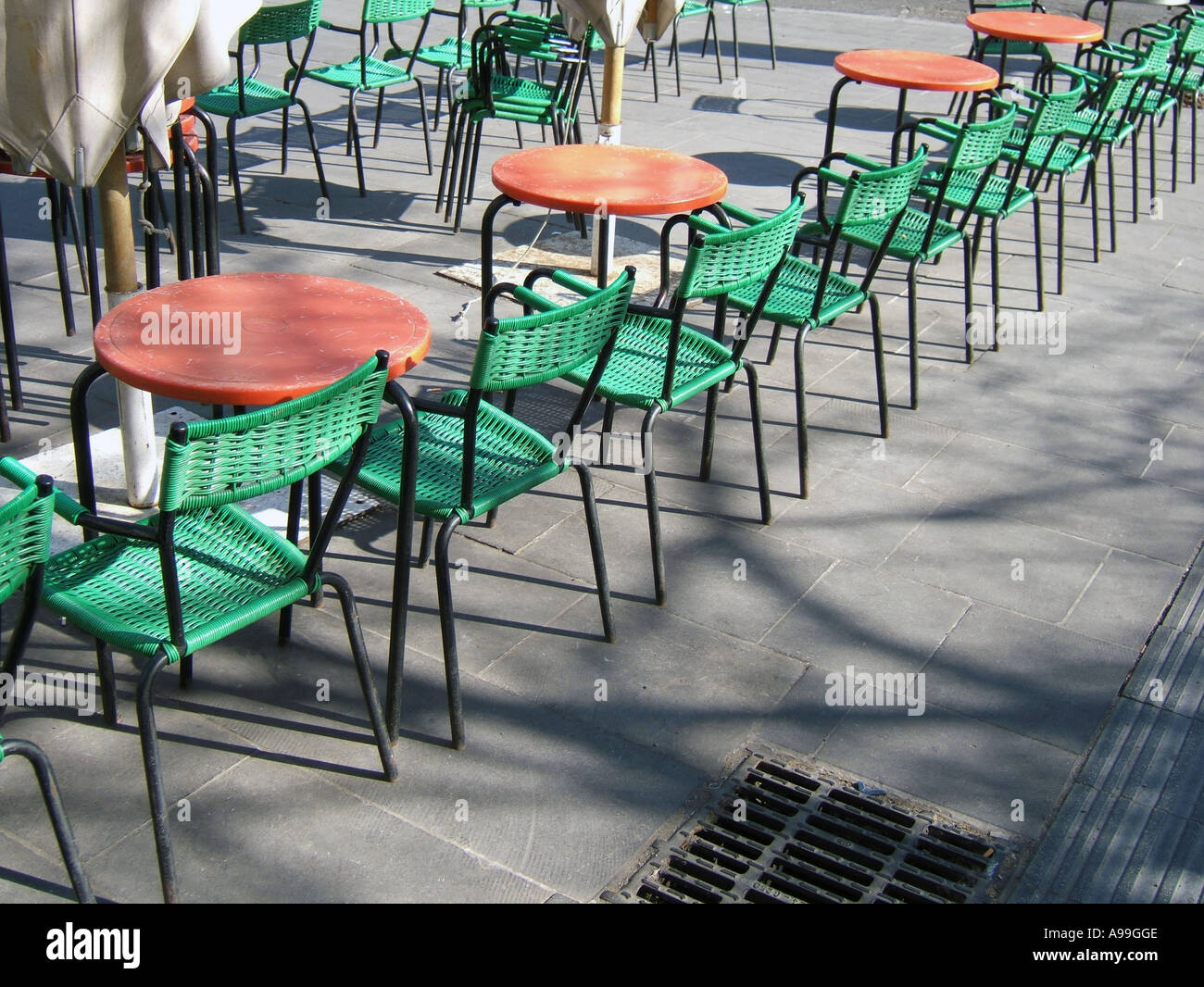 Numerous empty tables hi-res stock photography and images - Alamy