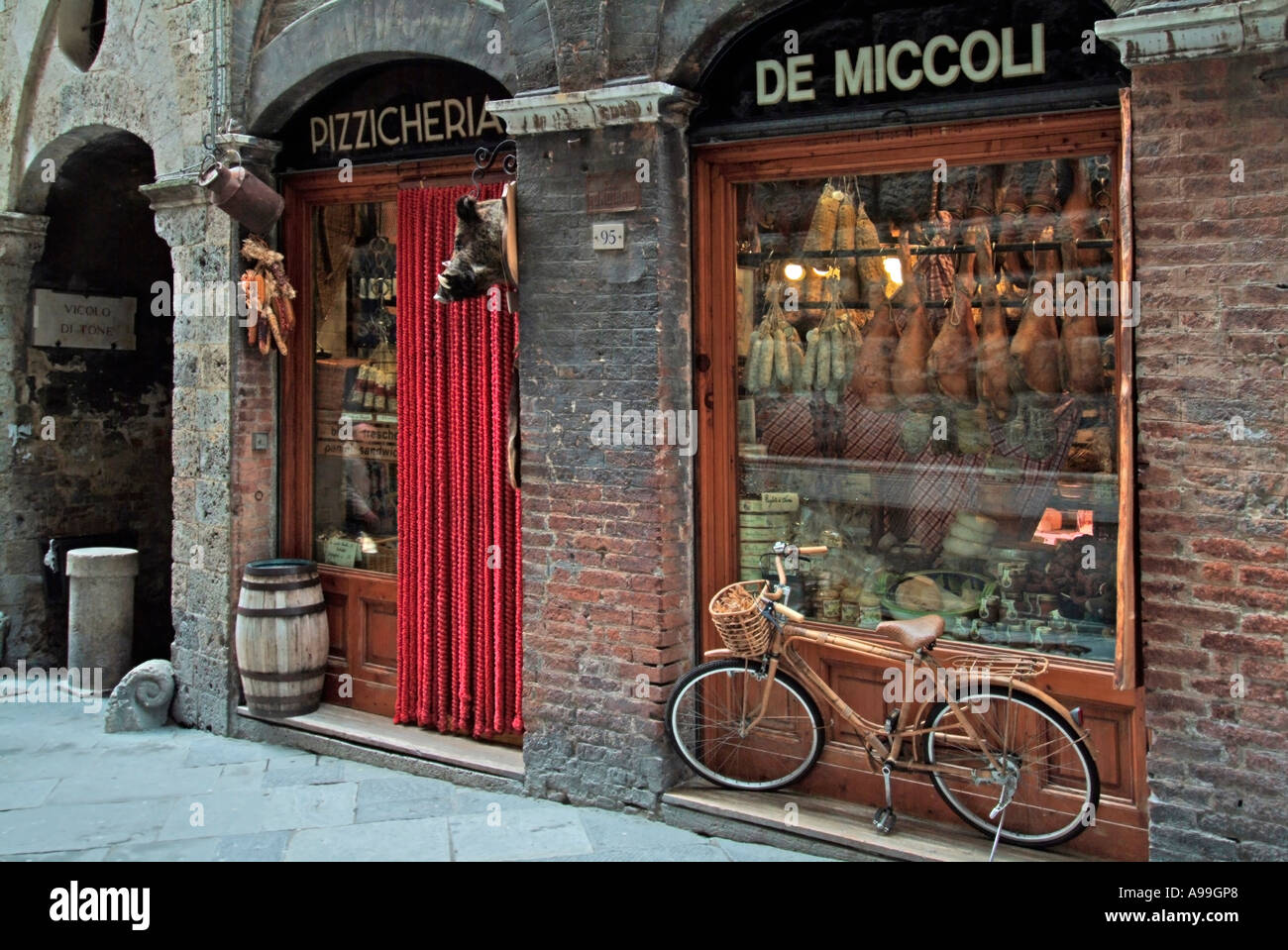 Grocery storefront hi-res stock photography and images - Alamy