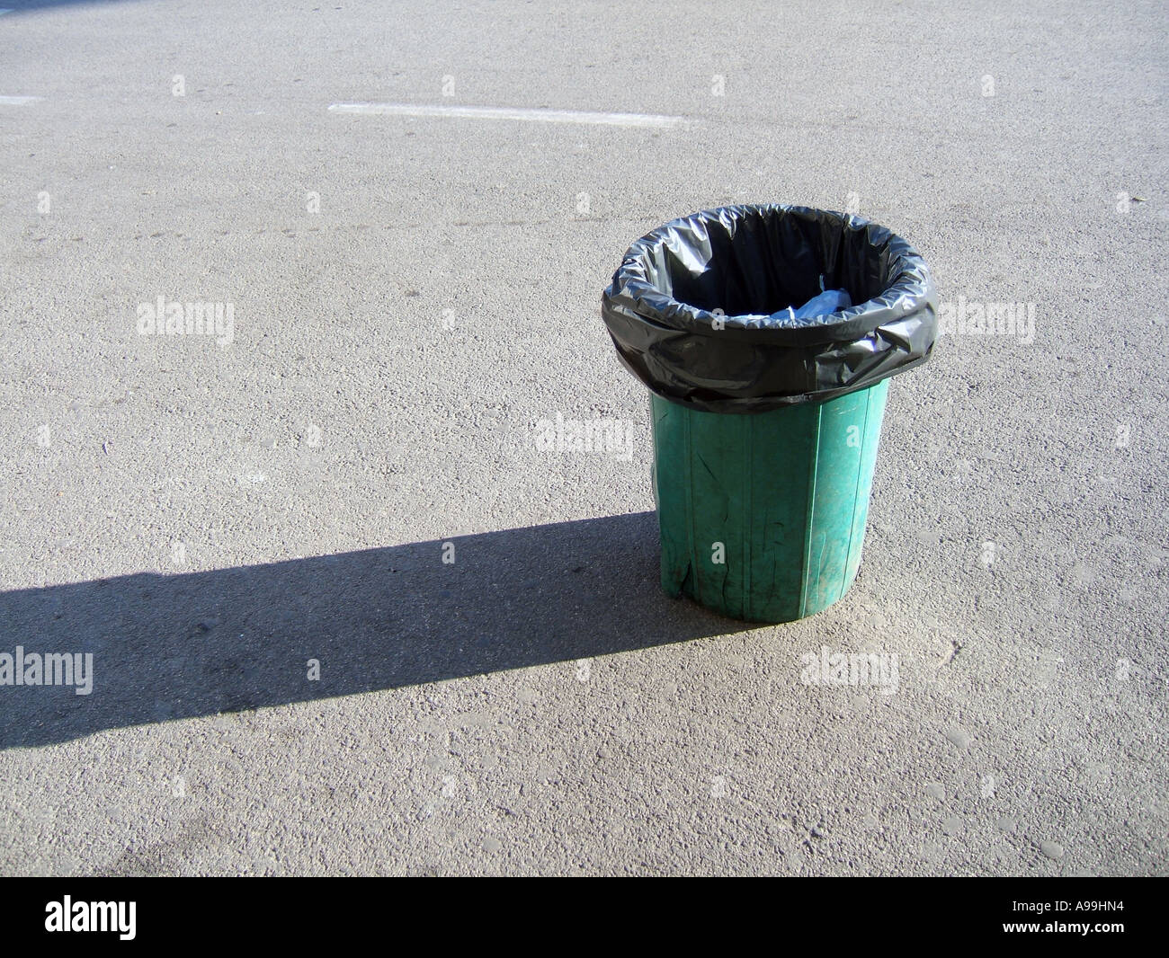 rubbish bin in street Stock Photo - Alamy