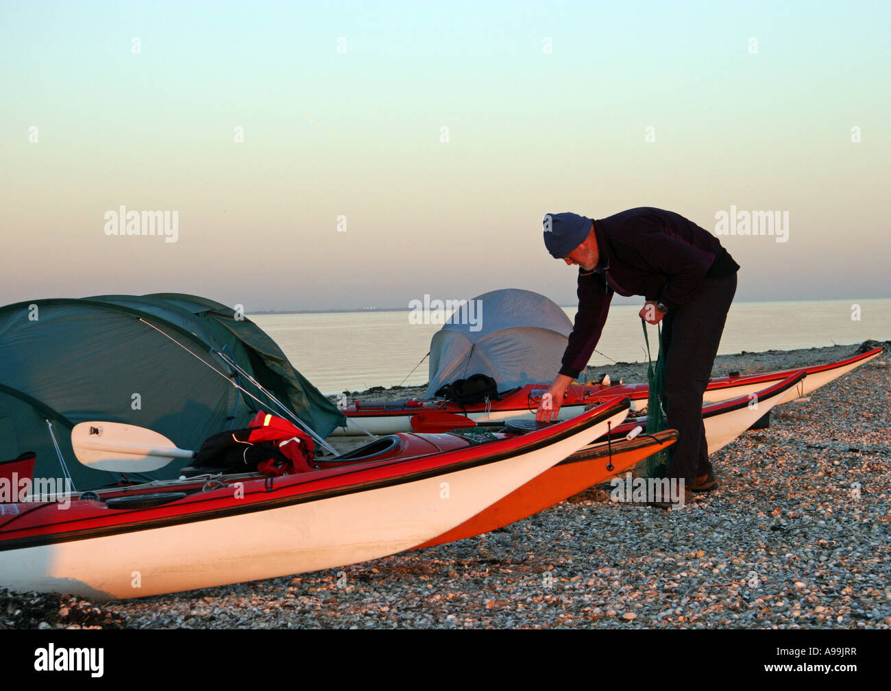 Kayaker getting his boat ready to launch Stock Photo - Alamy