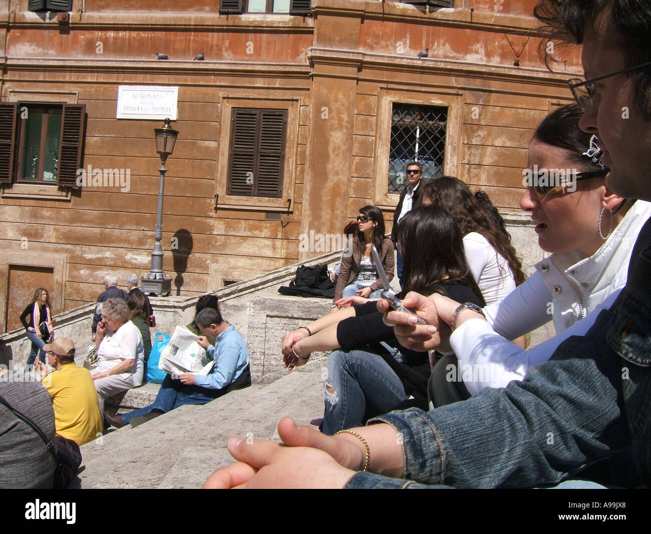 people on spanish steps in rome Stock Photo - Alamy