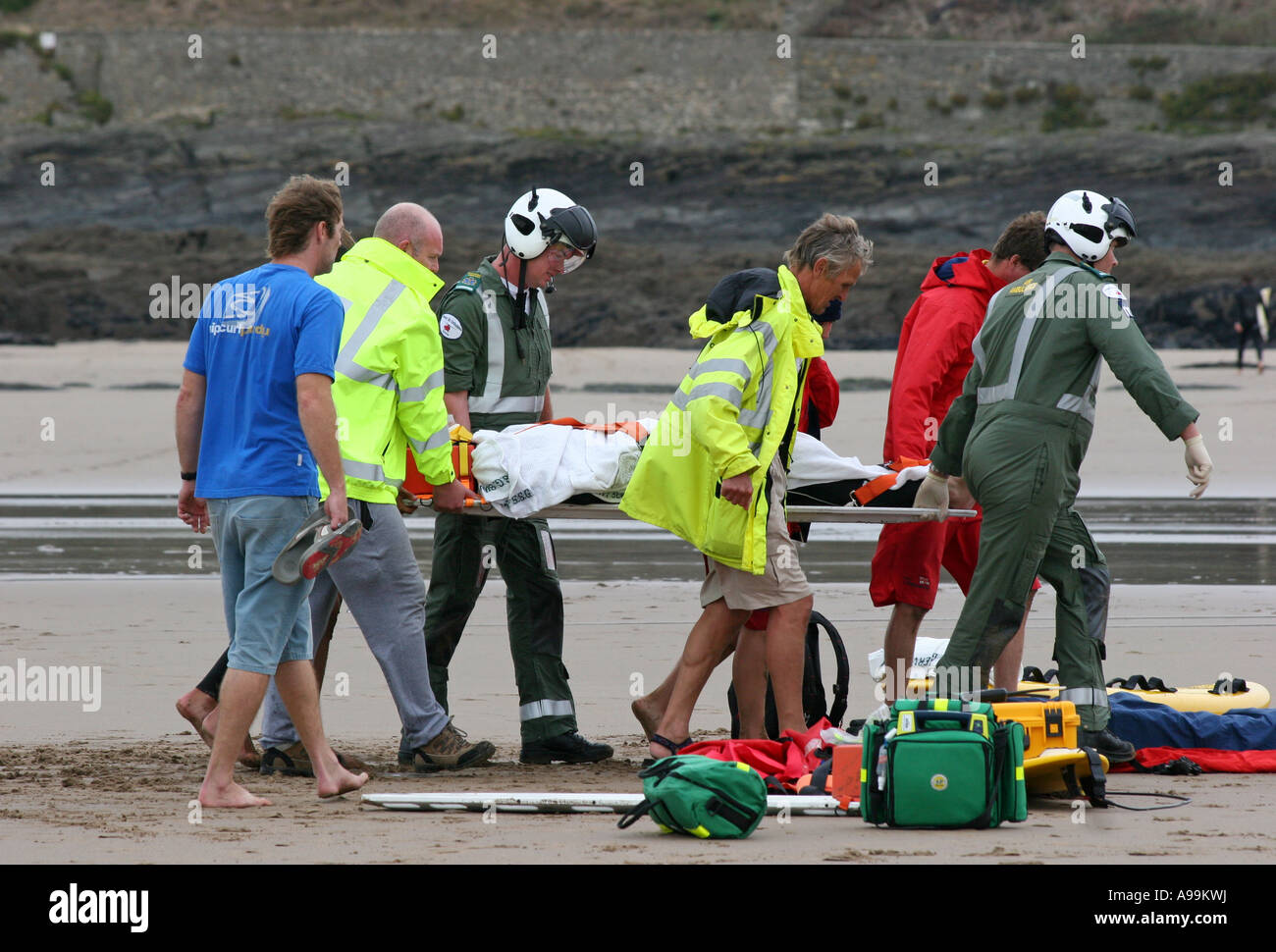 carrying the stretcher to the ambulance Stock Photo - Alamy