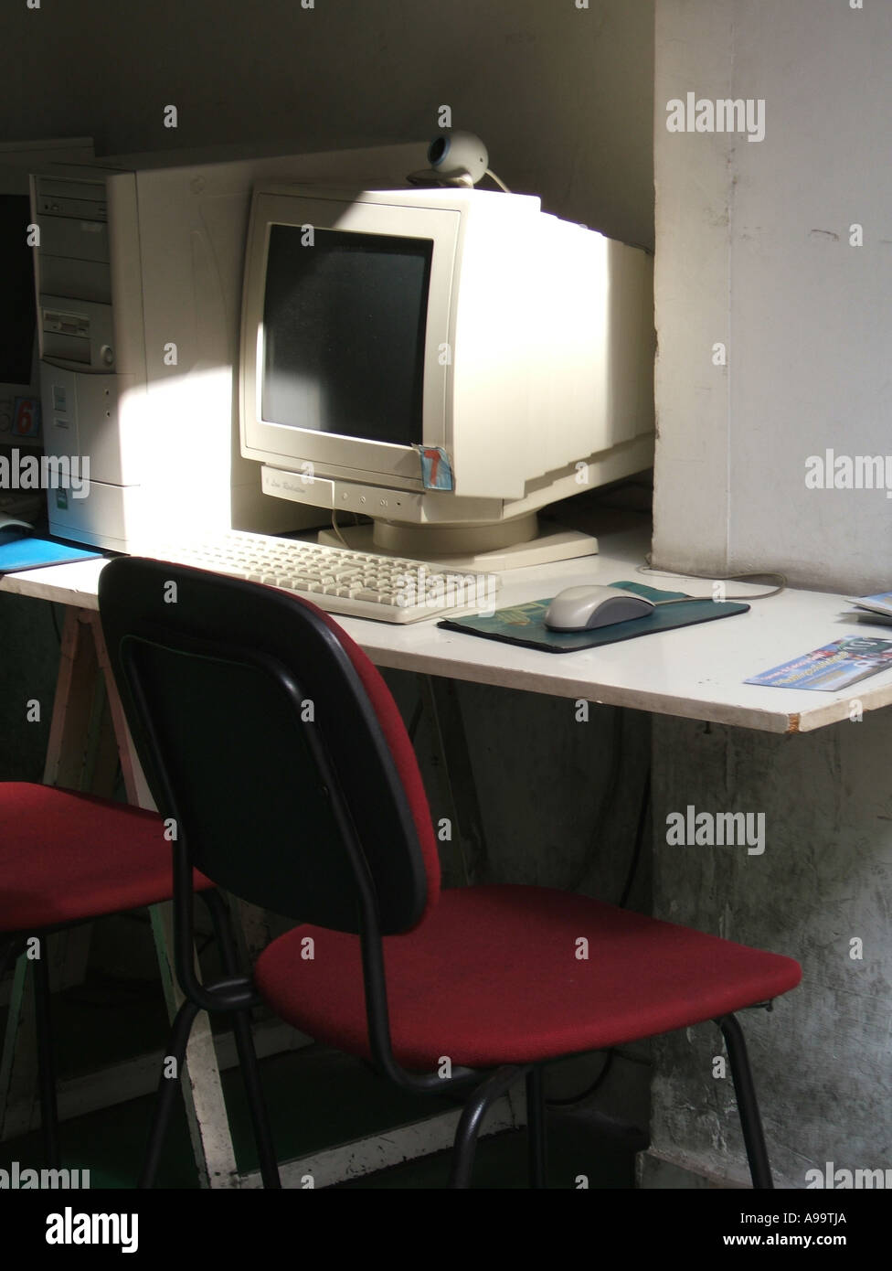 pc on desk Stock Photo - Alamy