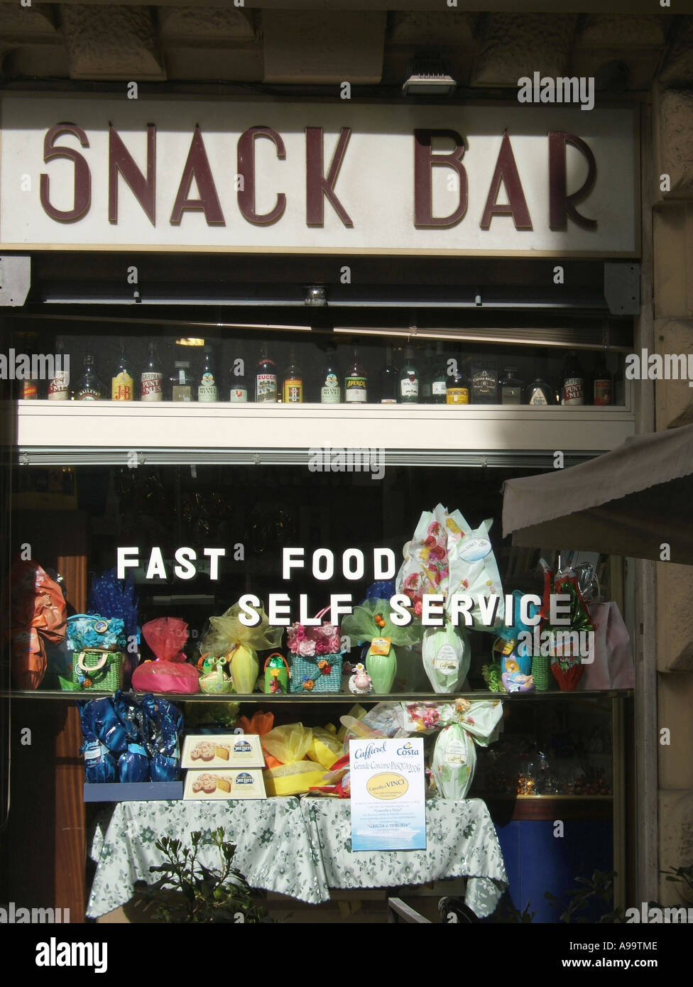 Mini bar closed hi-res stock photography and images - Alamy