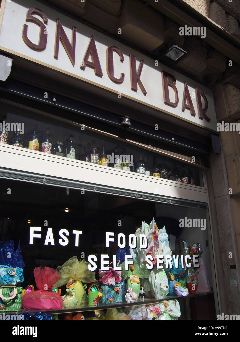 Mini bar closed hi-res stock photography and images - Alamy