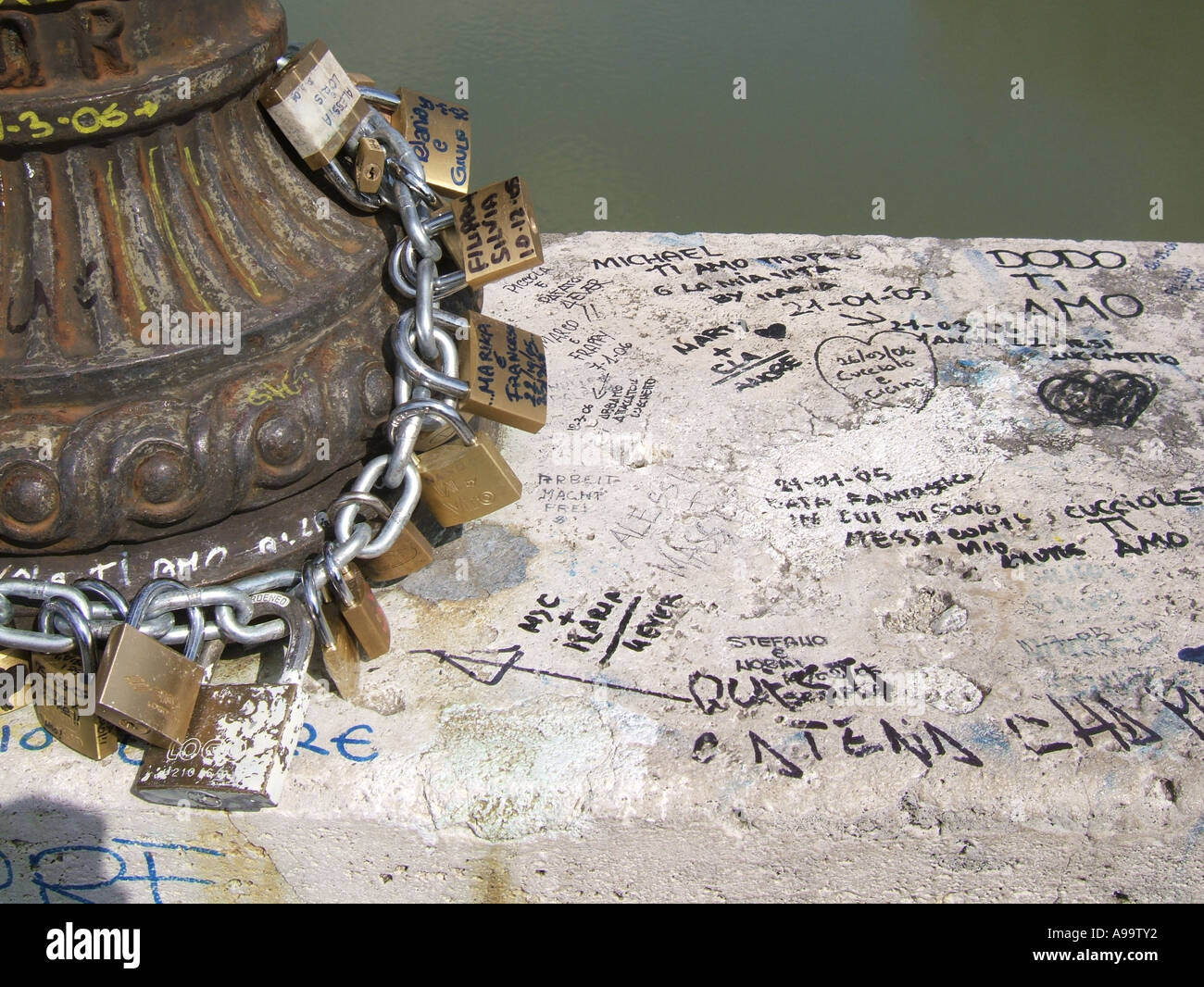 Locks travel teen hi-res stock photography and images - Alamy