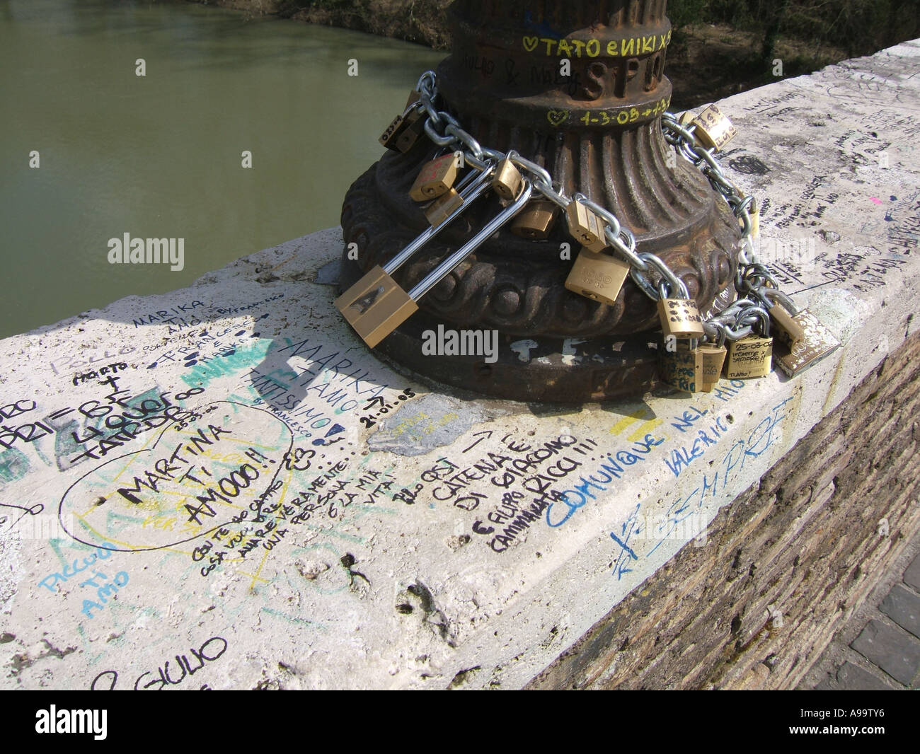 Locks travel teen hi-res stock photography and images - Alamy