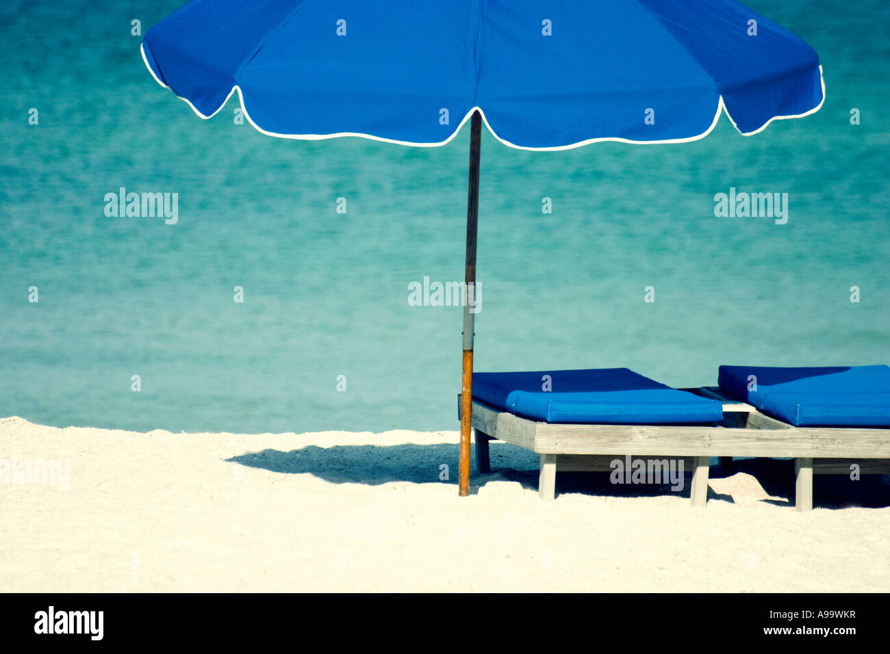 Available beach chairs hi-res stock photography and images - Alamy