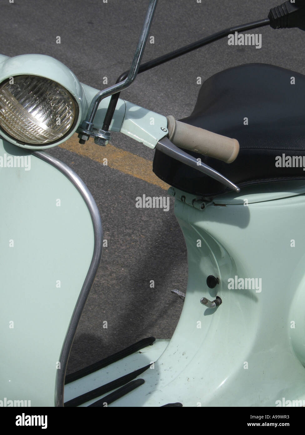 Green vespa rome hi-res stock photography and images - Alamy