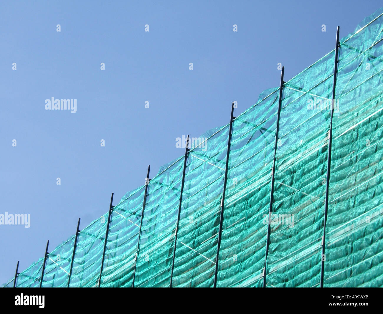 Mesh covering building scaffolding hi-res stock photography and images ...