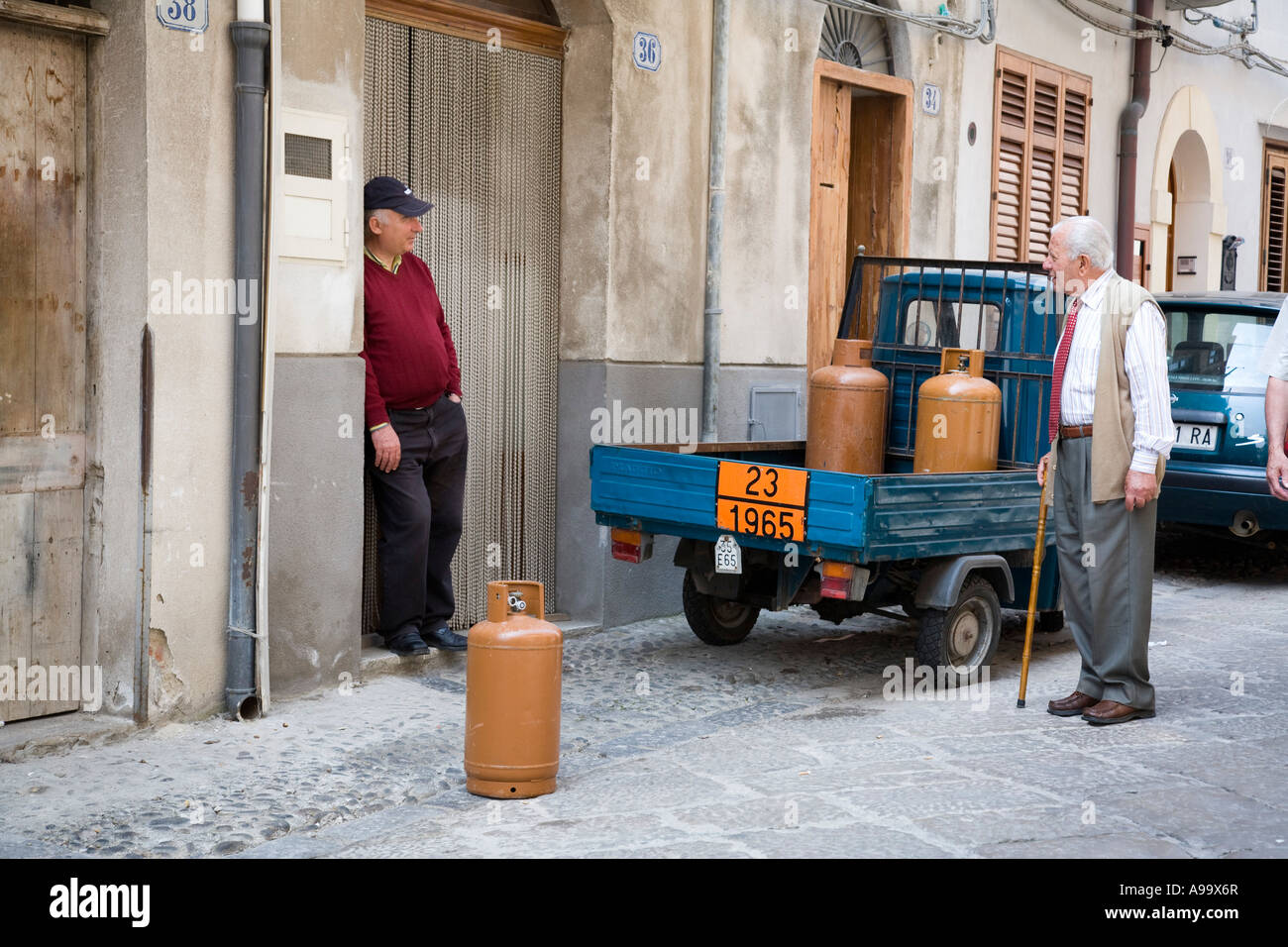Sicilian men hi-res stock photography and images - Alamy