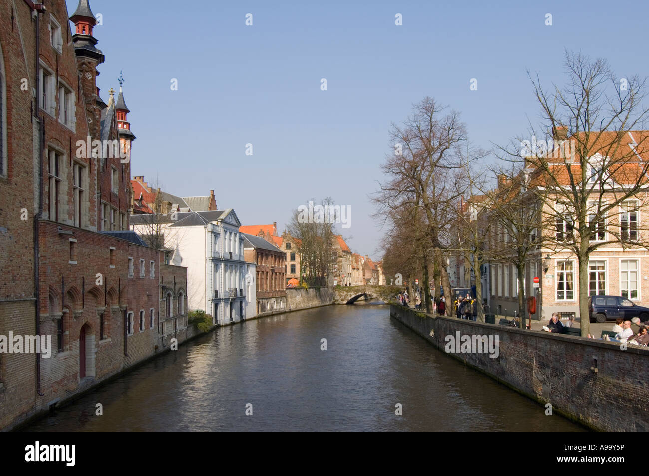 Traditionals buildings that line the canals and waterways ...