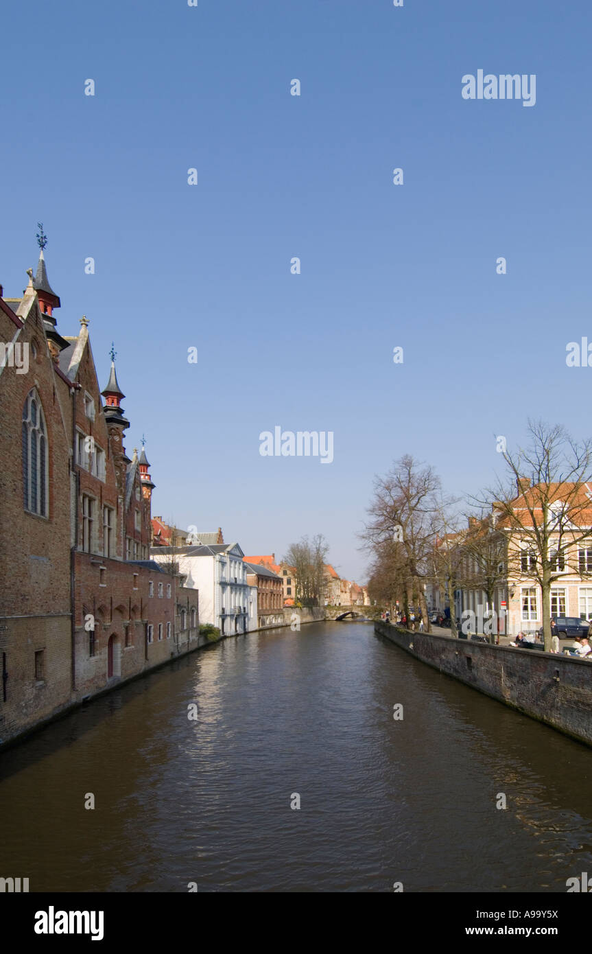 Traditionals buildings that line the canals and waterways ...