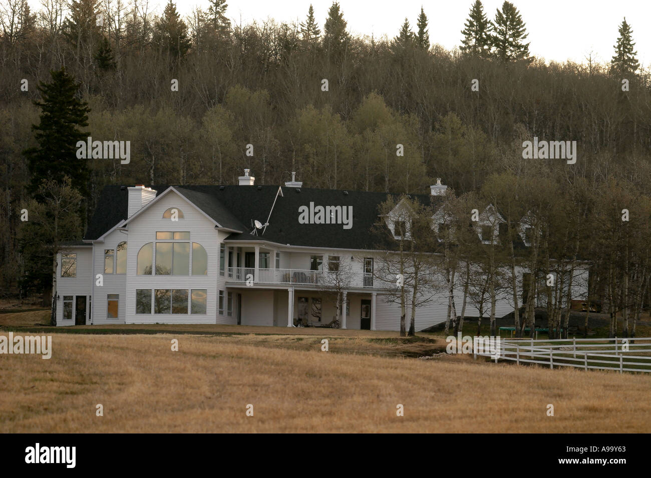 LARGE HOMES IN THE COUNTRY Stock Photo - Alamy