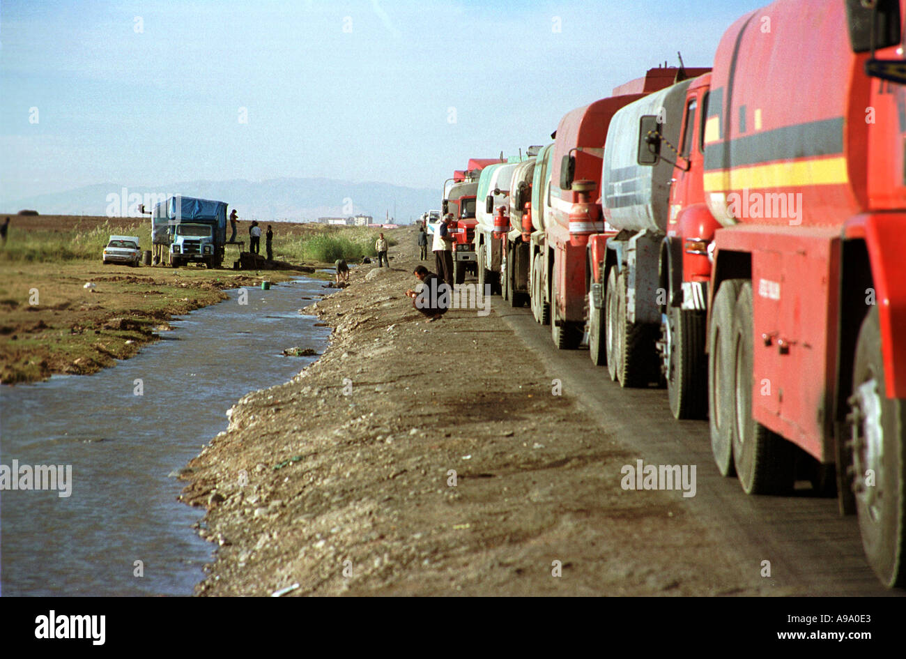 Habur, TURKEY -- trucks loaded with goods to be sold to Iraq in ...