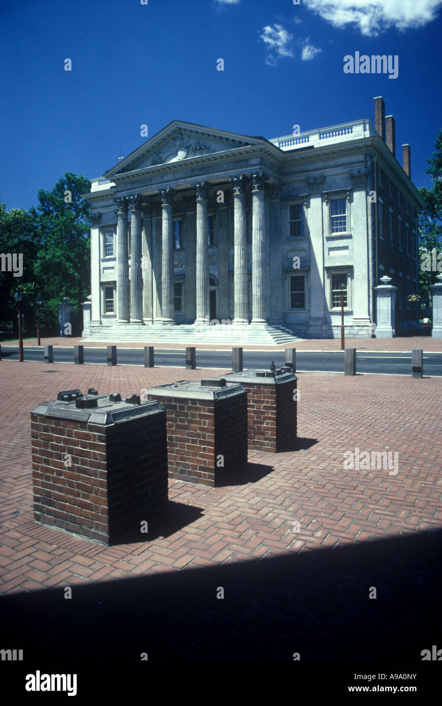 FIRST BANK OF AMERICA HISTORIC DISTRICT PHILADELPHIA PENNSYLVANIA USA ...