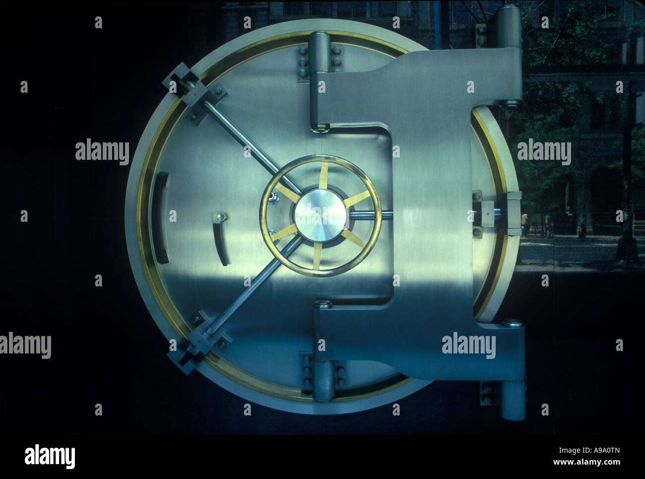 CLOSED BANK SAFE VAULT DOOR Stock Photo - Alamy
