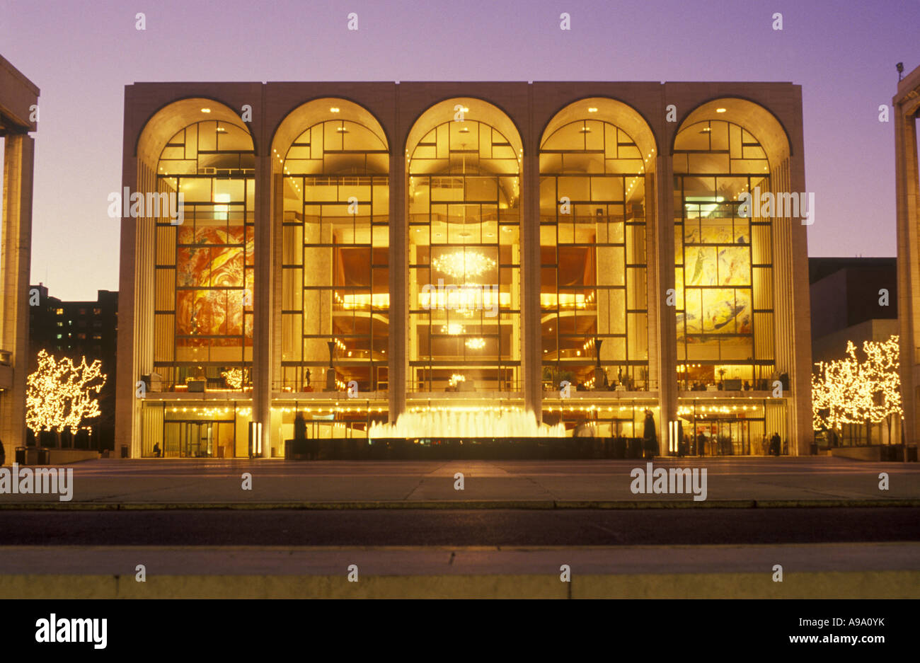 METROPOLITAN OPERA HOUSE (©WALLACE HARRISON 1966) MAIN PLAZA LINCOLN ...