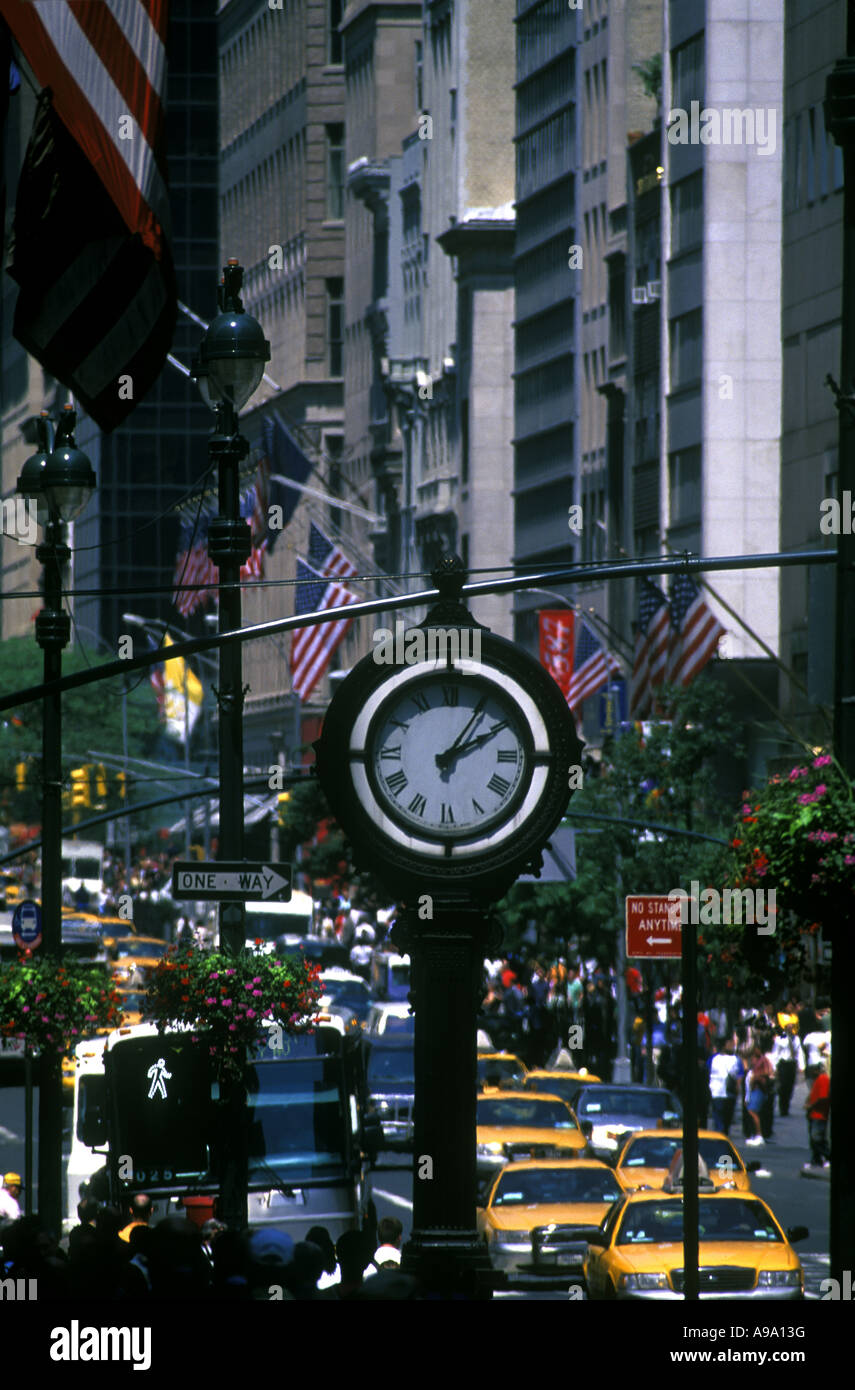 PUBLIC CLOCK FIFTH AVENUE MIDTOWN MANHATTAN NEW YORK CITY USA Stock ...