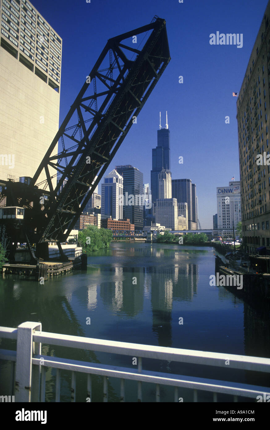 THE LOOP SKYLINE CHICAGO RIVER CHICAGO ILLINOIS USA Stock Photo - Alamy