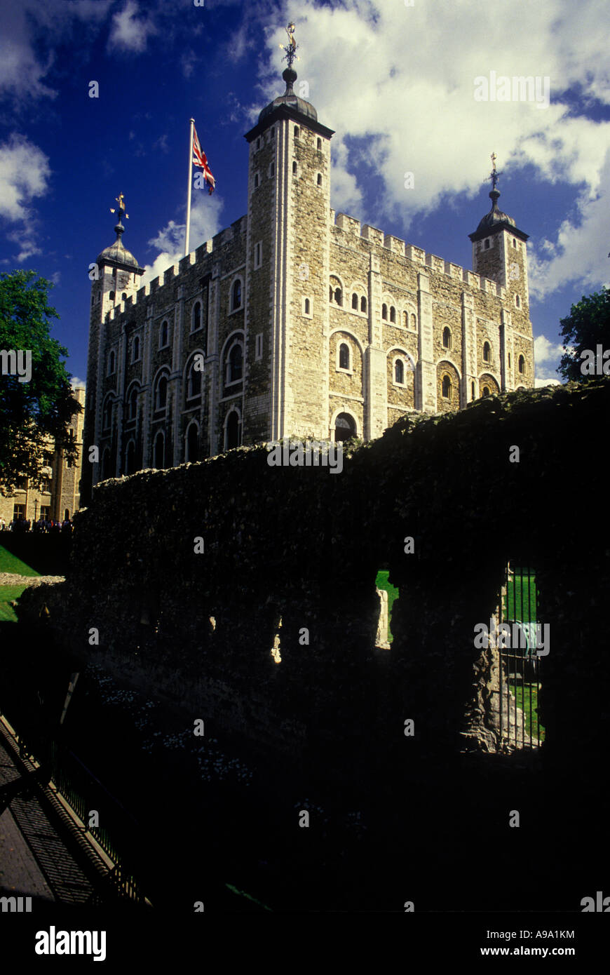 WHITE TOWER TOWER OF LONDON ENGLAND UK Stock Photo - Alamy