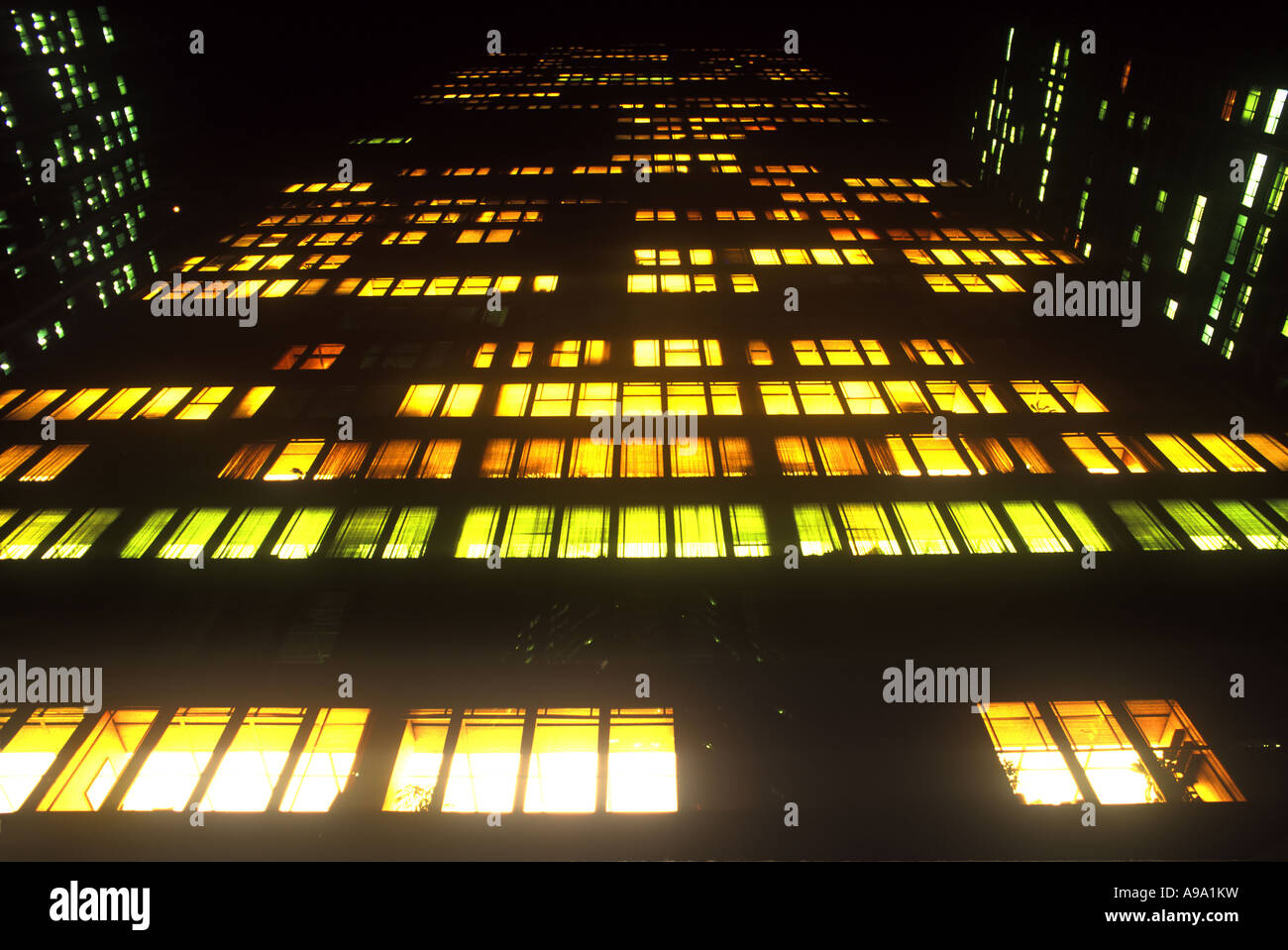 WINDOWS TALL OFFICE BUILDING Stock Photo - Alamy