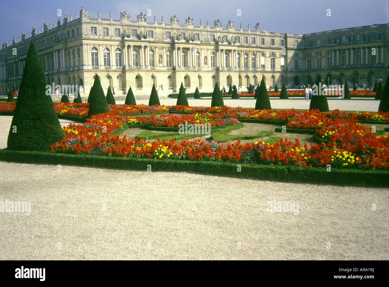 RED FLOWER BEDS FORMAL GARDENS CHATEAU DE VERSAILLES VERSAILLES ILE DE ...