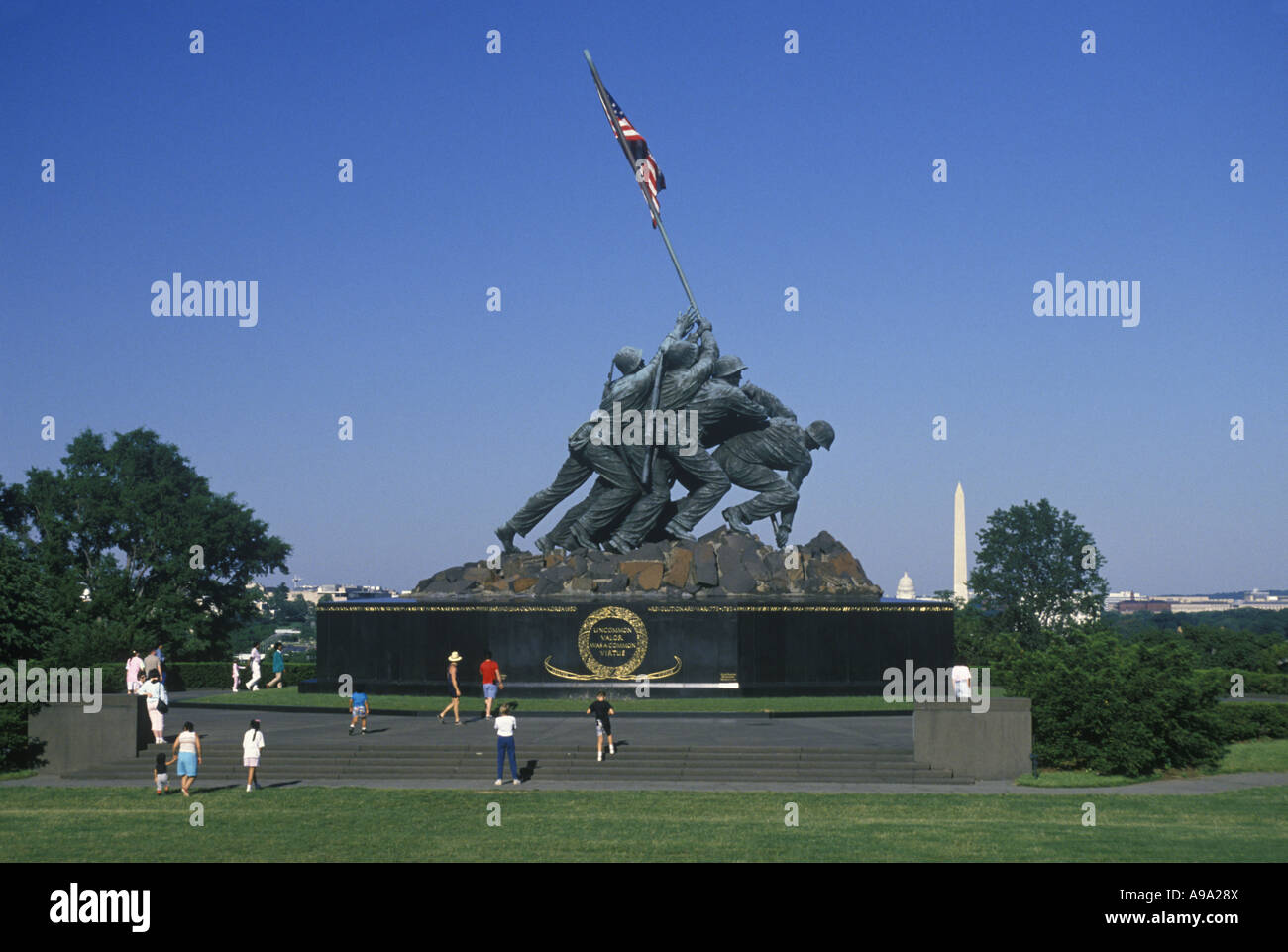 IWO JIMA US MARINE CORPS WAR MEMORIAL (©FELIX DE WELDON 1954) ARLINGTON ...