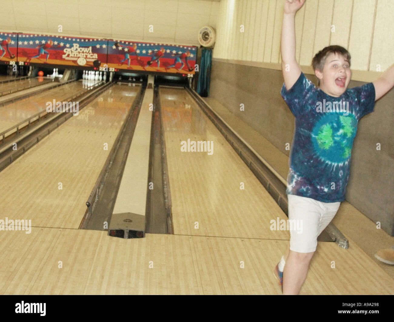 Children tenpin bowling hi-res stock photography and images - Alamy