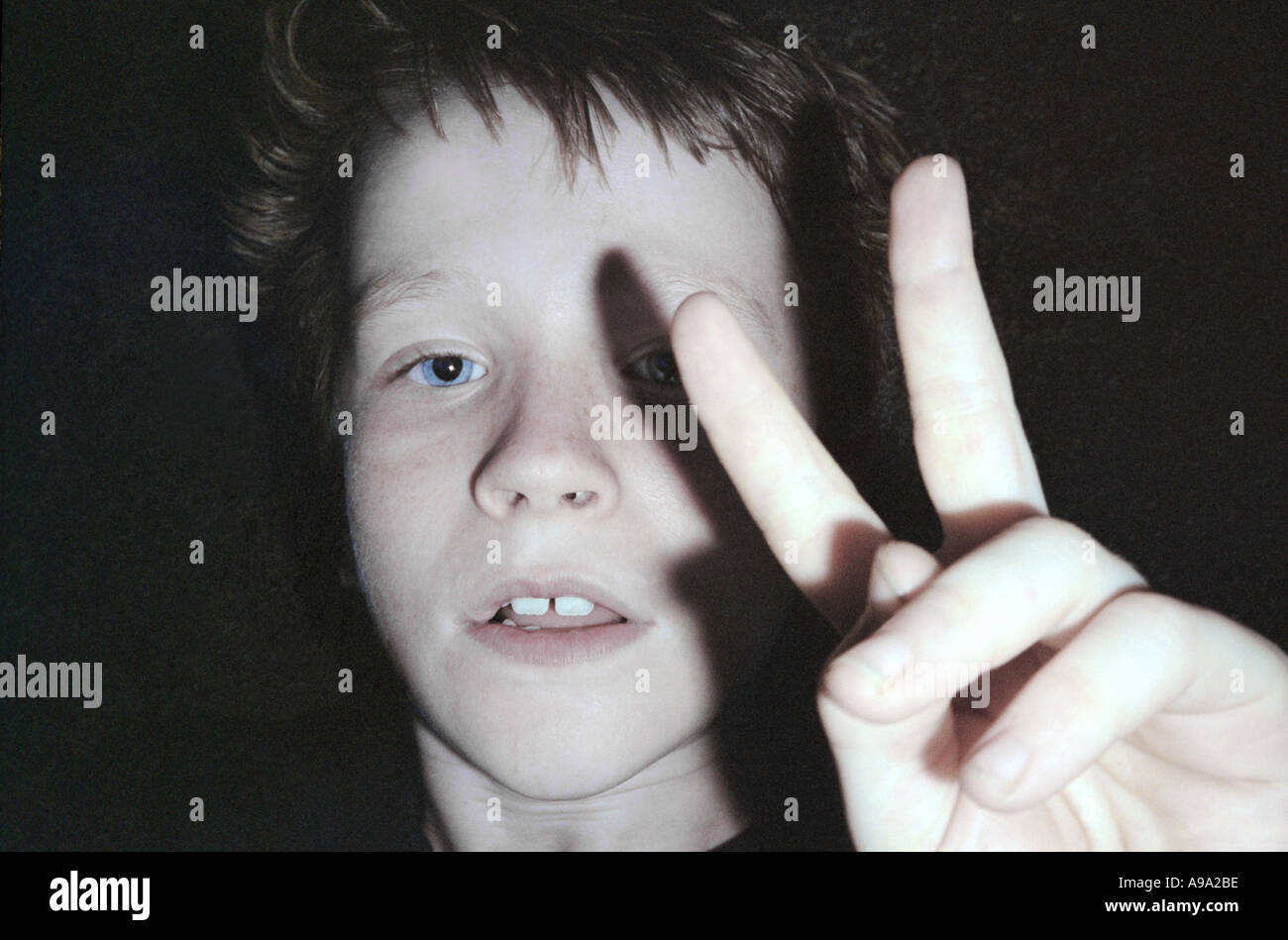 Shadow making peace sign hi-res stock photography and images - Alamy