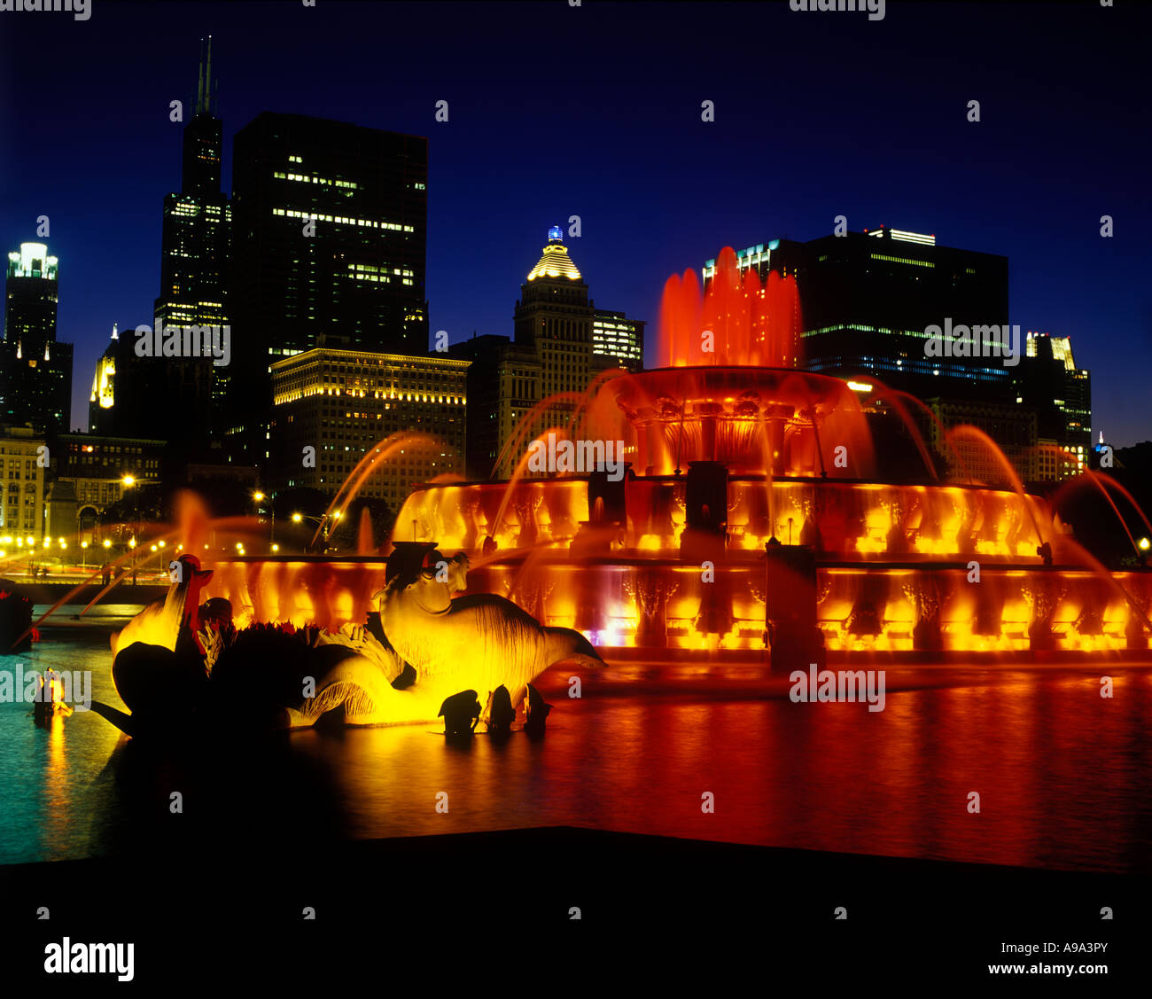 BUCKINGHAM FOUNTAIN (©EDWARD BENNETT / MARCEL LOYAU 1927) GRANT PARK ...