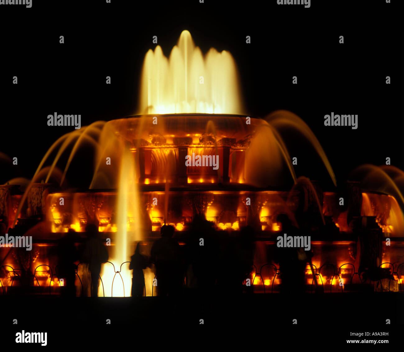 BUCKINGHAM FOUNTAIN (©EDWARD BENNETT / MARCEL LOYAU 1927) GRANT PARK ...