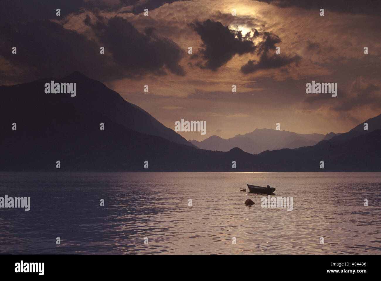 Stormy weather lake como hi-res stock photography and images - Alamy