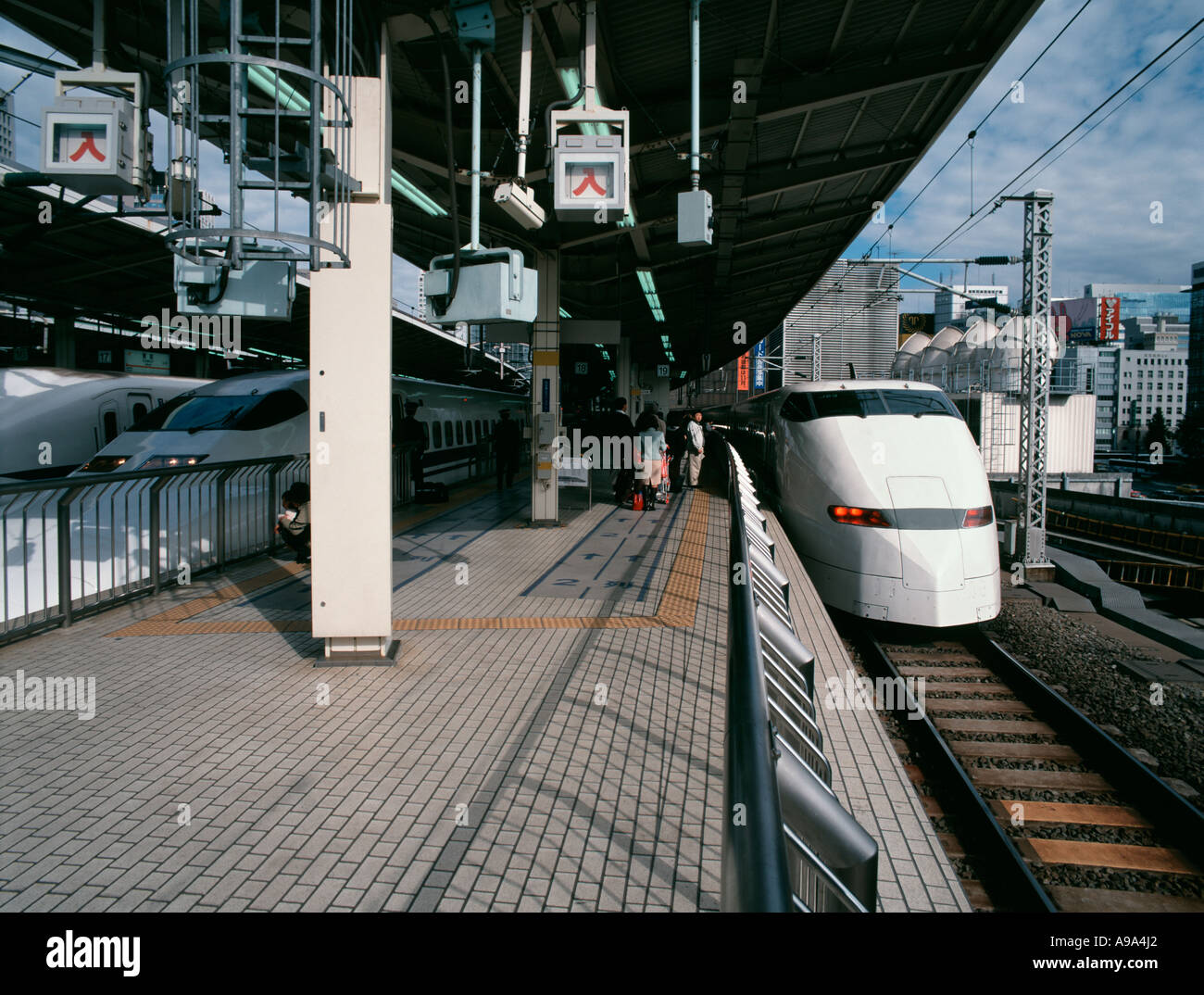 Modern bullet trains standing in Tokyo station Japan Stock Photo - Alamy