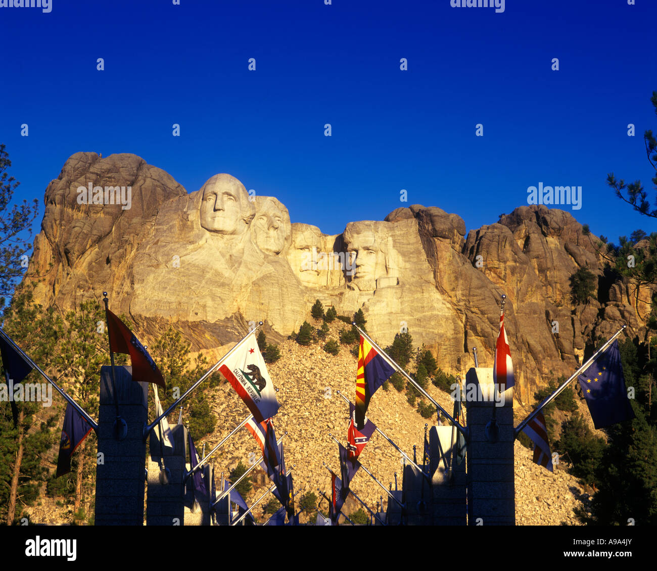 MOUNT RUSHMORE NATIONAL MONUMENT (©GUTZON & LINCOLN BORGLUM 1941) BLACK ...