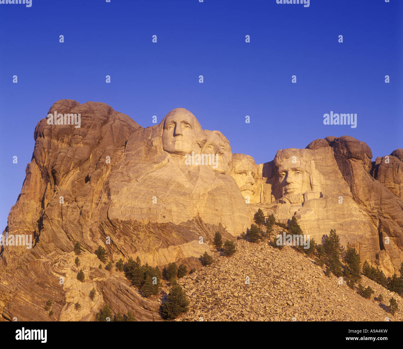 MOUNT RUSHMORE NATIONAL MONUMENT (©GUTZON & LINCOLN BORGLUM 1941) BLACK ...