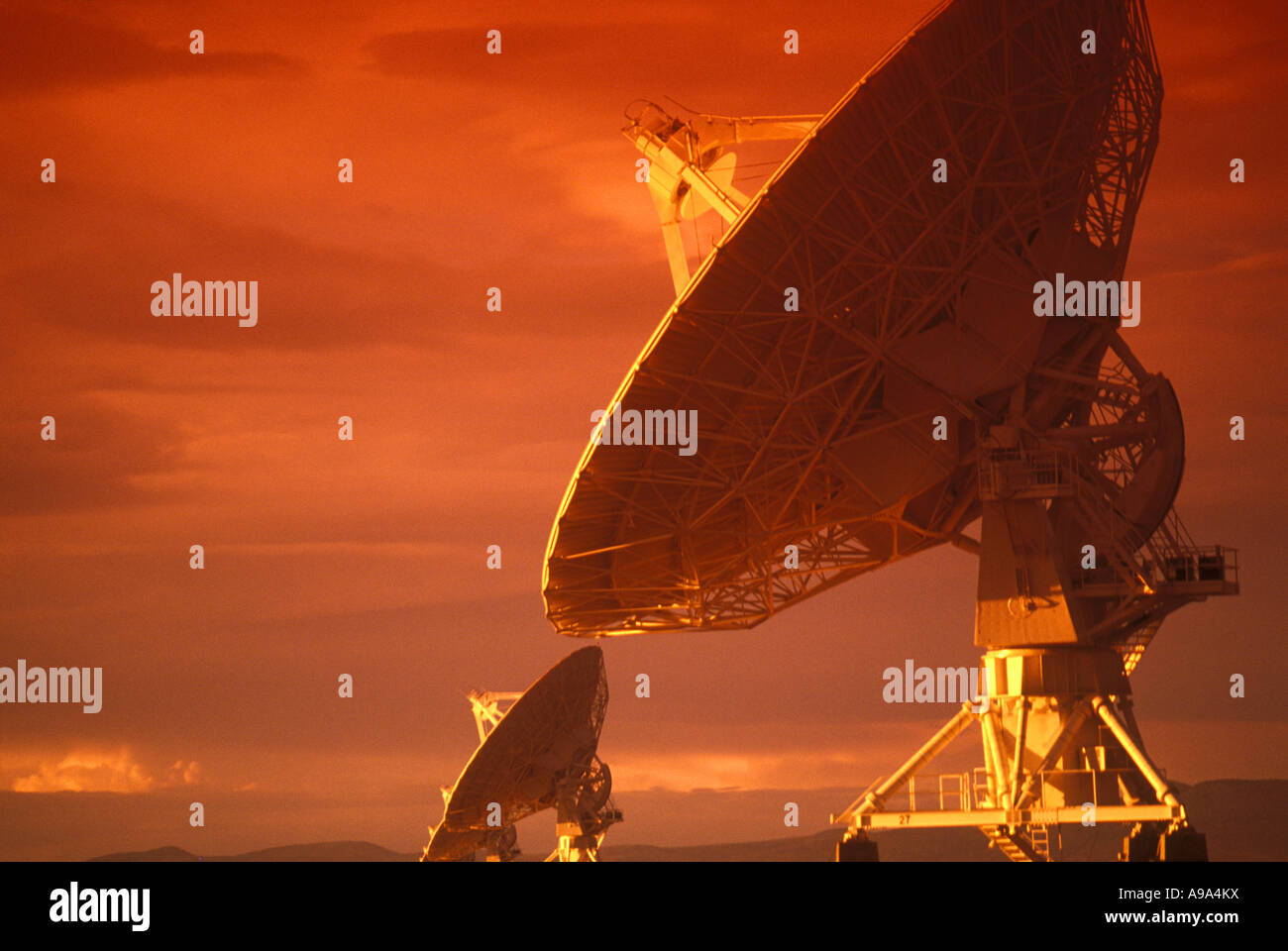 Big satellite dishes hi-res stock photography and images - Alamy