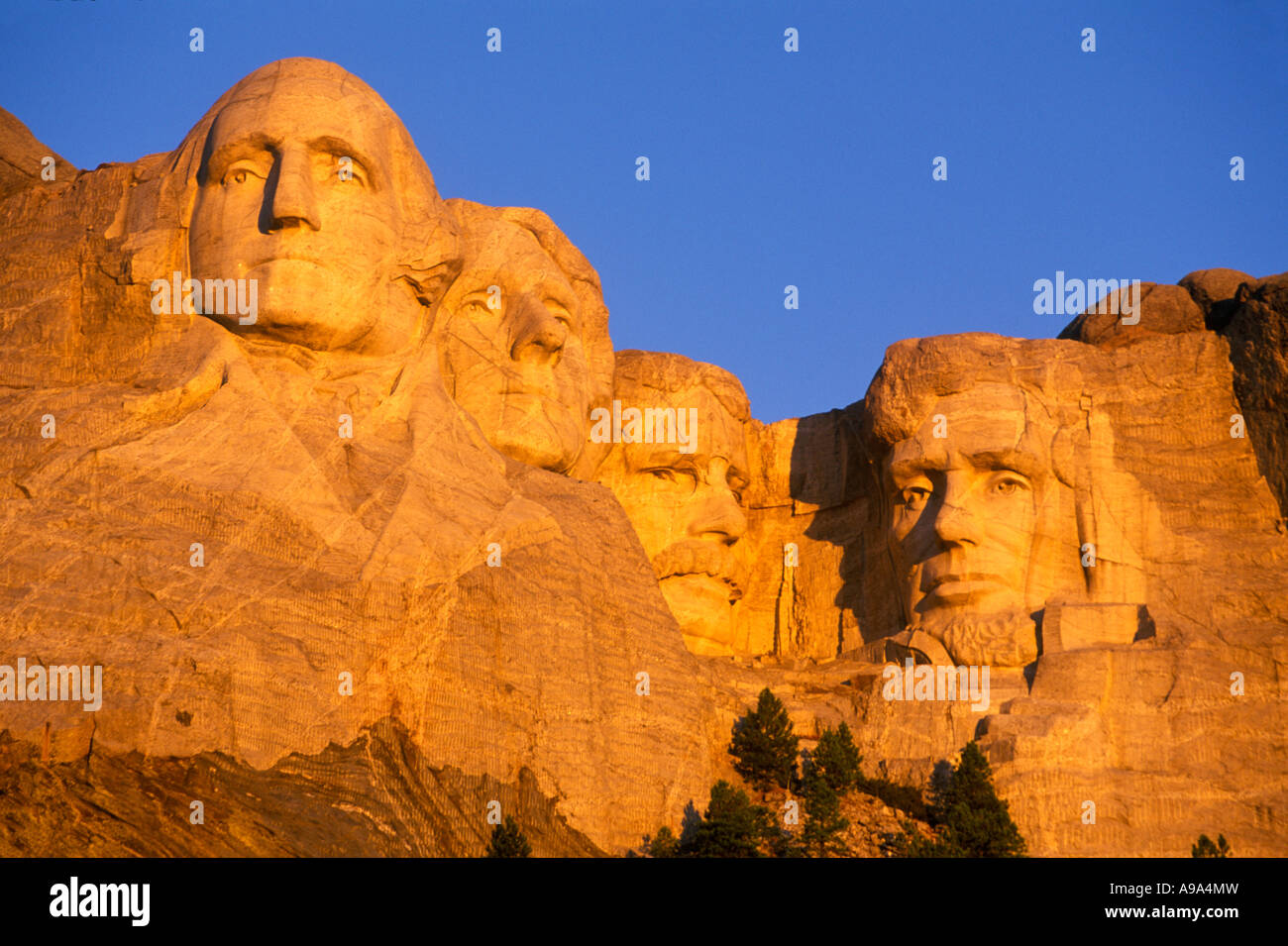 MOUNT RUSHMORE NATIONAL MONUMENT (©GUTZON & LINCOLN BORGLUM 1941) BLACK ...