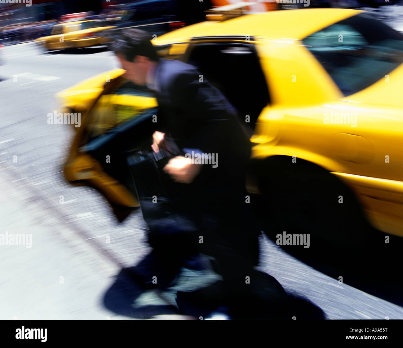 BUSINESSMAN LEAVING TAXI CAB MANHATTAN NEW YORK USA Stock Photo - Alamy