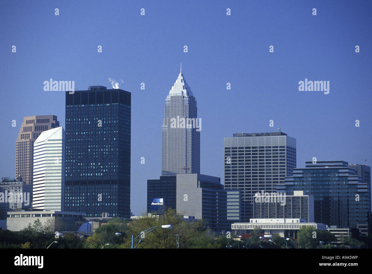 TALL BUILDINGS DOWNTOWN SKYLINE CLEVELAND OHIO USA Stock Photo - Alamy